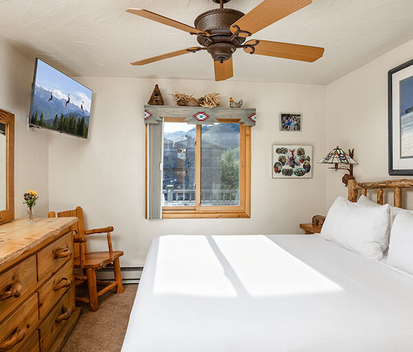 Vantage Point Condominiums - Vail Lionshead Lodging - CoralTree ...