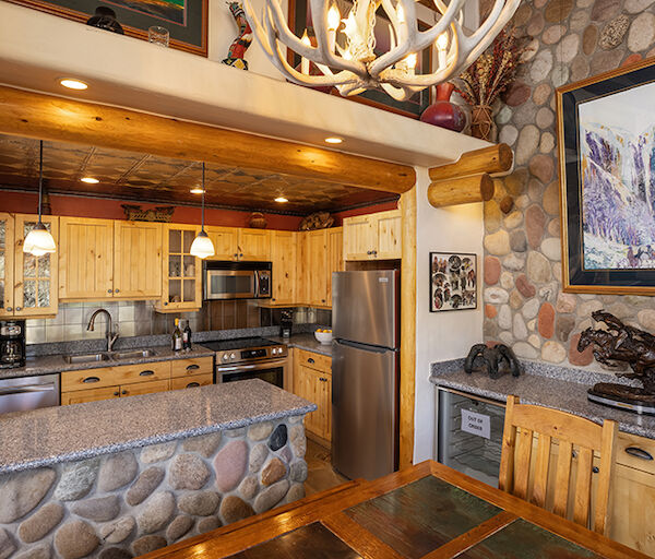 Vantage Point Condominiums - Vail Lionshead Lodging - CoralTree ...