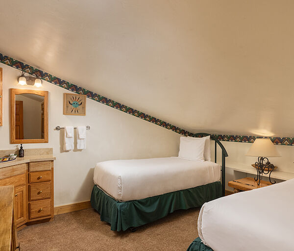 Vantage Point Condominiums - Vail Lionshead Lodging - CoralTree ...