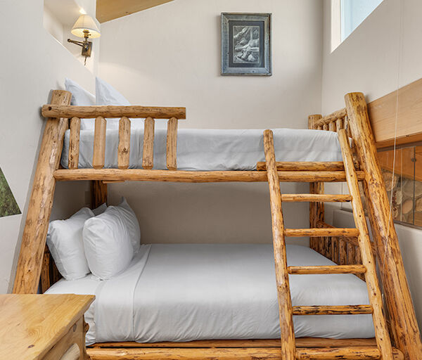 Vantage Point Condominiums - Vail Lionshead Lodging - CoralTree ...