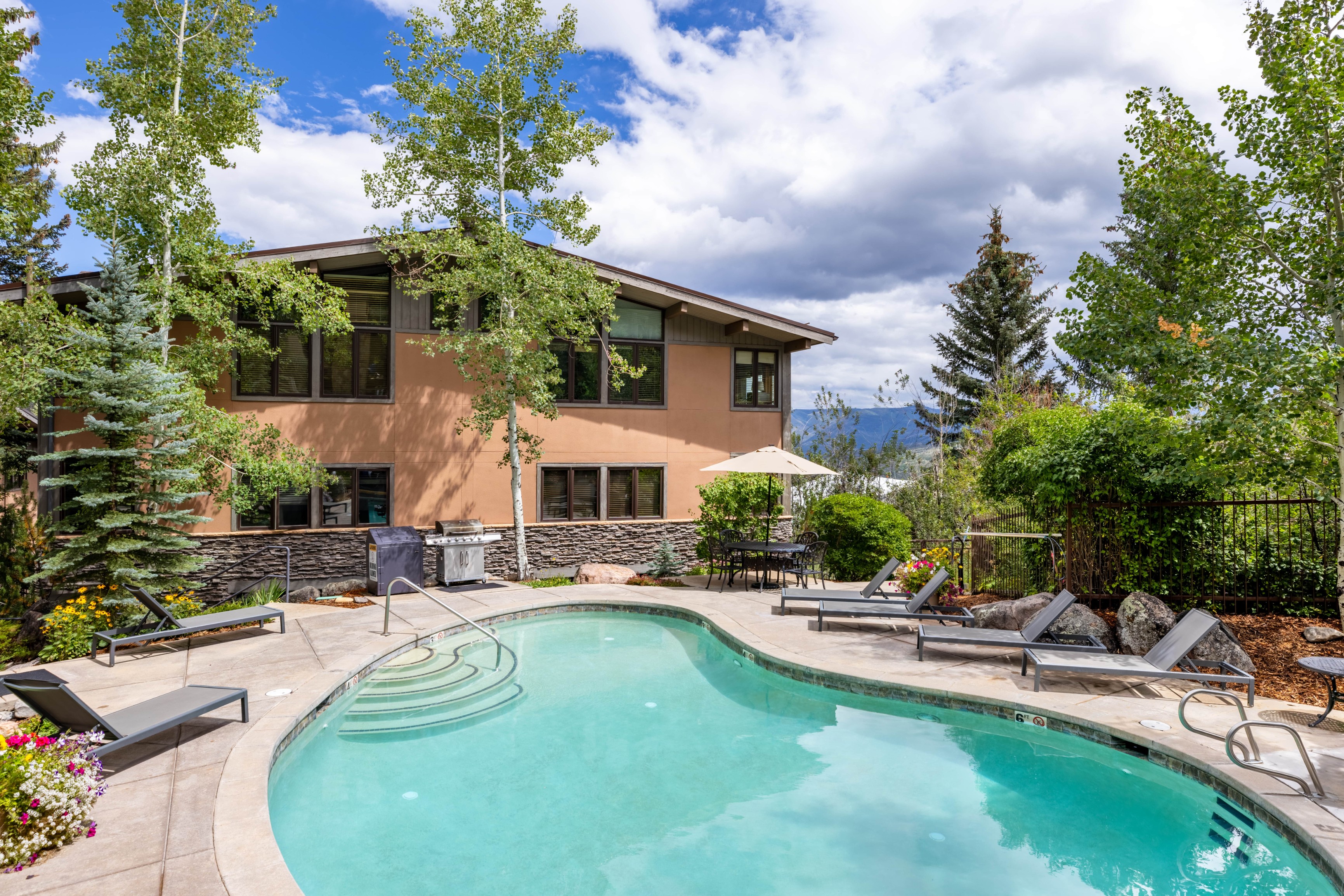 Aspenwood Condominiums - Snowmass Village Condos - CoralTree Residences ...